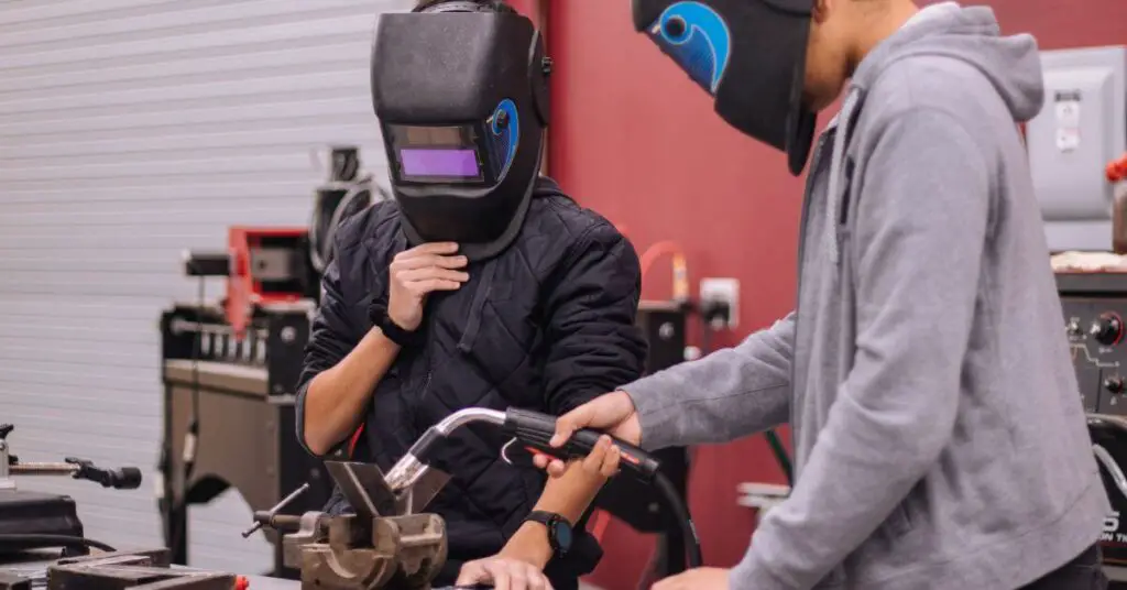 How to Become an Oil Rig Welder? Rig Welder Job Requirements